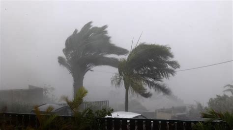 En direct Cyclone Belal à La Réunion 150 000 clients privés d