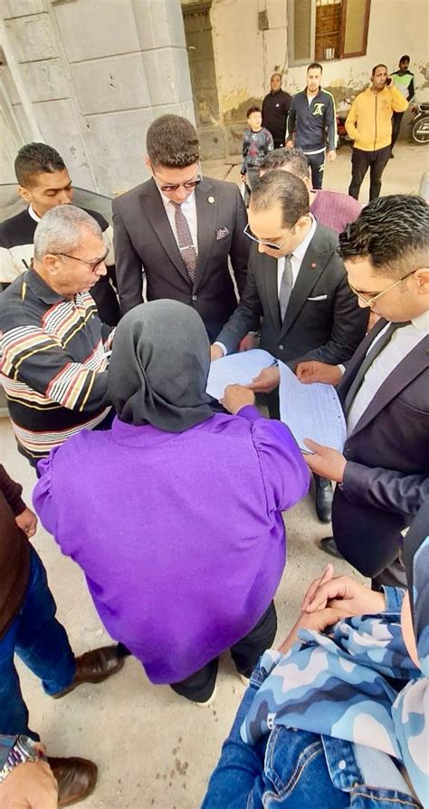 النيابة الإدارية تجرى معاينة لموقع انهيار عقار بورسعيدصور اليوم السابع