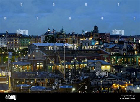 Urayasu Chiba Japan Sep 25 2020 A Nighttime View Of The American