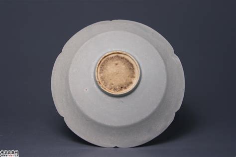 北宋湖田窑青白釉刻划花折腰葵口碟一对 藏家展厅 收藏资讯 艺术家 书画家 书画名人 书法家 中华收藏网