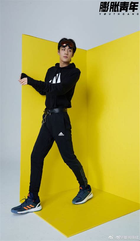 ปักพินโดย 猴子 樱桃 ใน 任世豪 Ryan Ren