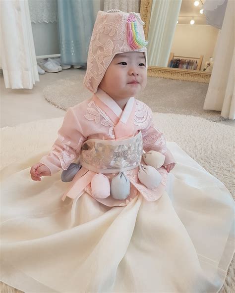 돌 여자아기 한복대여 고급스러운 자수 디테일의 화사한 돌한복 네이버 블로그
