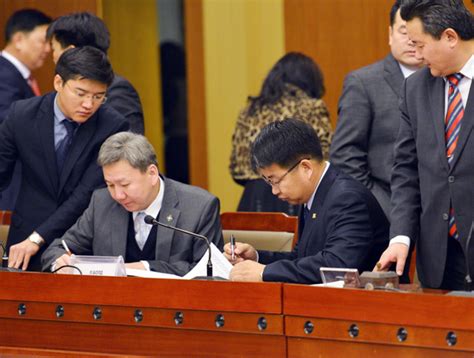 Сайдууд Засаг дарга нартай 2014 онд хамтран ажиллах гэрээ байгууллаа