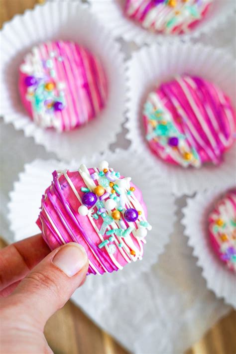 Pink Chocolate Dipped Oreos Beautiful And Easy Treat
