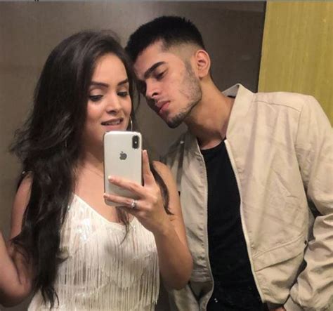 Simran Dhanwani Height Age Boyfriend Family Biography More Bignamebio