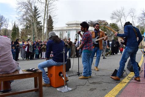 اجرای نمایش آئینی عمو نوروز حاجی فیروز،موسیقی پاپ و موسیقی سنتی اقوام مختلف کشور روز دهم