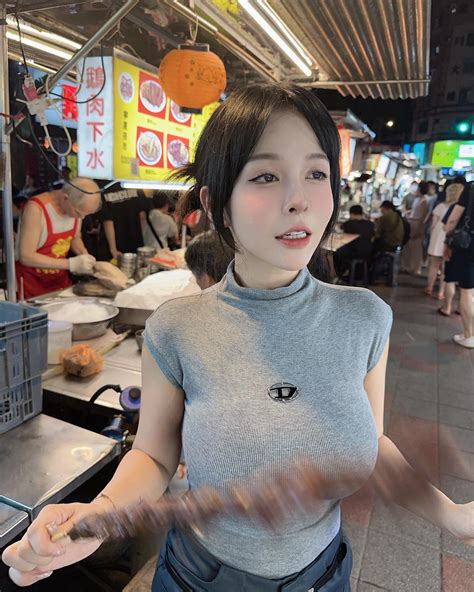 【ev女孩】寧夏夜市巨乳正妹出沒！「香菱」逛夜市甜喊：最喜歡長長的東西！ Ev撲克官網
