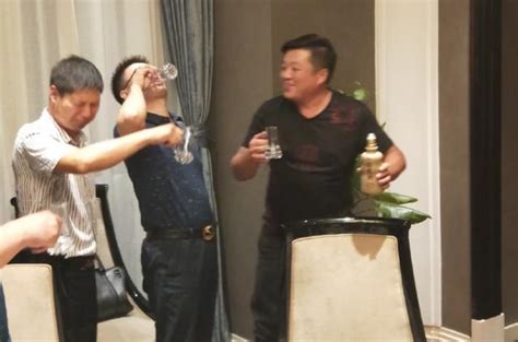 飯局應酬，敬酒是有技巧的，會敬酒的人，比會喝酒的人更招人待見 每日頭條