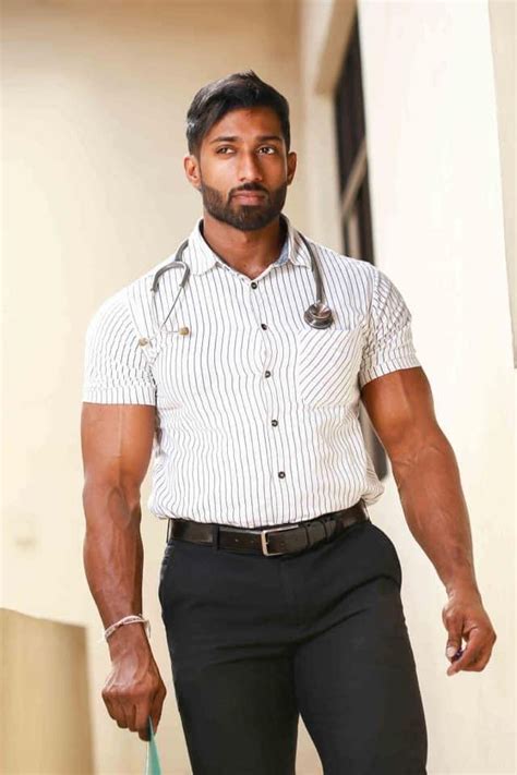 බෝම්බයේ පිපුරුණු ද්‍රව්‍යවල විශාල කෑල්ලක් ඇවිත් මම හිටපු තැනට වැටුනා