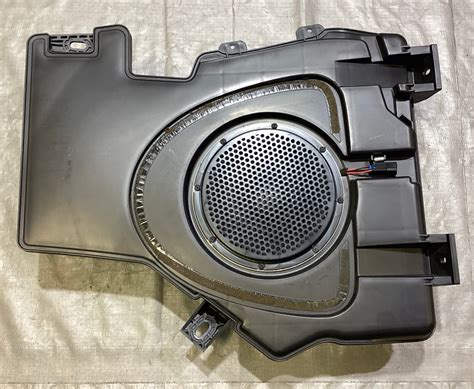 2006 2009 Pontiac Solstice Saturn Sky Subwoofer Speaker W Housing