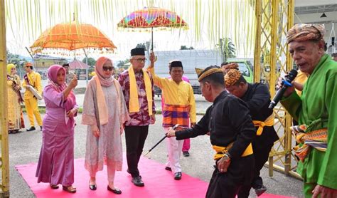 Penjagub Gorontalo Rudy Salahuddin Disambut Adat Mopotilolo Hargo Co Id