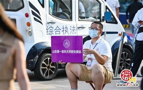 又到高校开学季 济南火车站迎新忙 济南社会 舜网新闻