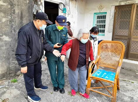 南市社會局啟動寒冬送暖低溫關懷 為社區獨老及街友送上禦寒物資