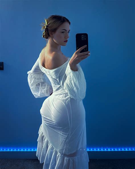 Beth Eleanor Beth Eleanor Added A New Photo