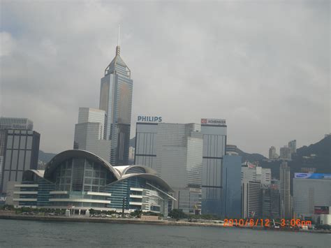携程攻略香港香港会议展览中心景点 作为香港回归的标志性建筑物 去香港的每个游客都不会错过 一座很现代