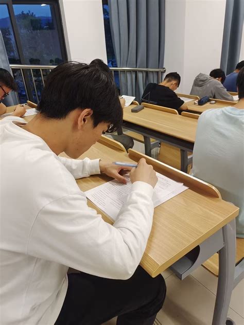 模 稳”心态，考出自信│机械工程学院举办 学风建设年”主题活动之大学英语四六级模拟考试