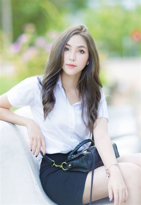 ปักพินโดย น้อย เทียนทะเล ใน นักศึกษา มหาลัย เพศหญิง ผู้หญิง แฟชั่นสาวๆ