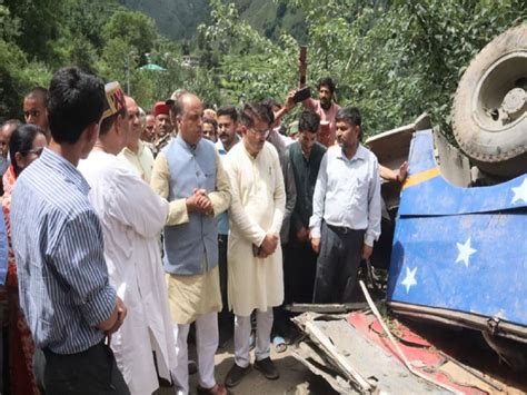 हिमाचल हादसा ड्राइवर की लापरवाही पड़ी 13 जिंदगियों पर भारी पढ़ें