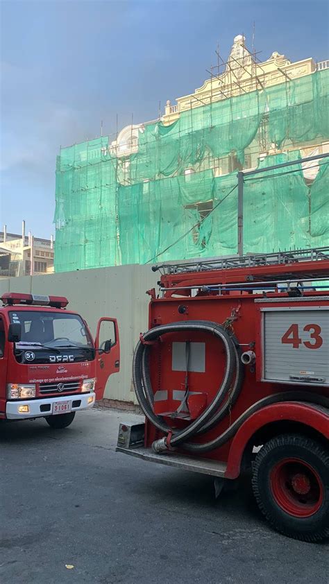 🔥ព័ត៌មានបឋម៖ អគ្គិភ័យកំពុងឆេះការដ្ឋានសាងសង់ផ្ទះវីឡាមួយកន្លែងដែលជារបស់ថៅកែក្រុមហ៊ុនភេជ្ជៈខារ៉ាបាវ