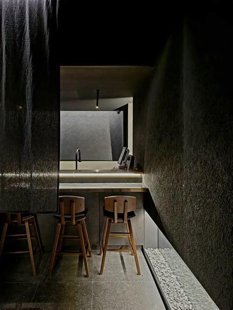 블랙톤 모던하고 고급스러운 45평 이자카야 인테리어 창원 상남동