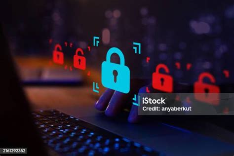 해커 공격으로부터 우수한 보호 사이버 보안 개념 데이터 보호 개인정보보호 규정에 대한 스톡 사진 및 기타 이미지 개인정보보호 규정 검증 반란 Istock