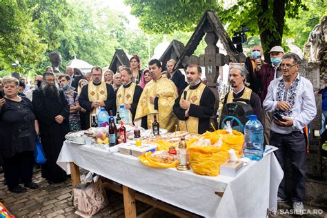Comemorarea a de ani de la moartea lui Mihai Eminescu În imagini Basilica ro