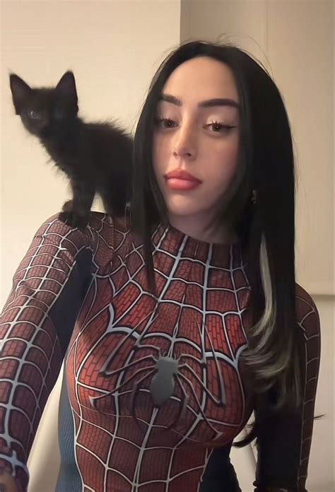 Nicki Nicole Cosplay Woman Nicole Supergirl Cosplay