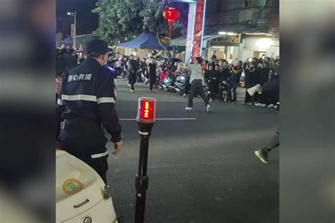 广东街头一群小伙跳起潮汕英歌舞喜迎新春凤凰网视频凤凰网