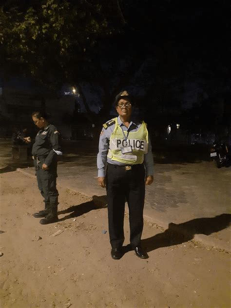 គួរឲ្យសរសើរ បម្រើជាតិ៣៦ឆ្នាំ ពេលនេះ ចូលនិវត្តន៍ តែនៅមានកម្លាំងមិនរស់ពឹងកូនចៅ