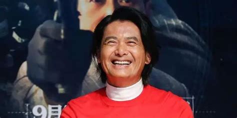 周润发捐献财产：56亿全部捐出称不是自己的 自己每月只花800元生活