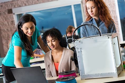 선생님이 Collge 학생 수 있도록 3d 프린터 소프트웨어 2015년에 대한 스톡 사진 및 기타 이미지 2015년 30 39세 3d 프린팅 필라멘트 Istock