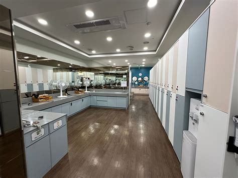 2층 여자탈의실 및 샤워실