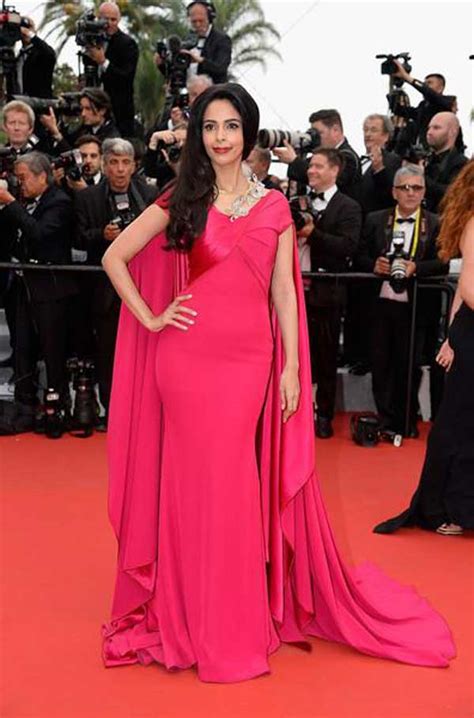 ماليكا شيرويت أنيقة في مهرجان كان السينمائي 2015 صور