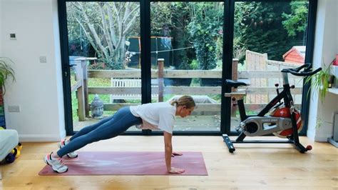 Forget The Gym—this Static Hold Workout Will Help You Build Strength