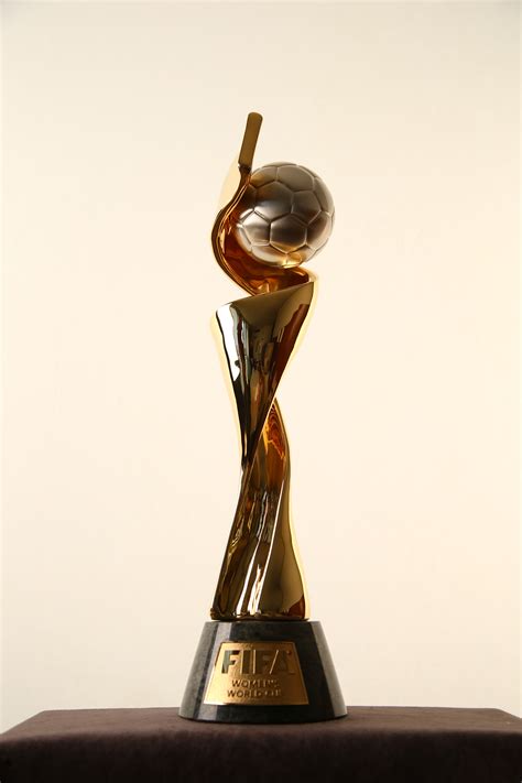 Le trophée de la Coupe du Monde Féminine de la FIFA France2019 est en