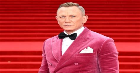 英國王室出席《007 生死交戰》首映會，怪奇比莉：「我嚇到要尿出來！」 Juksy 街星