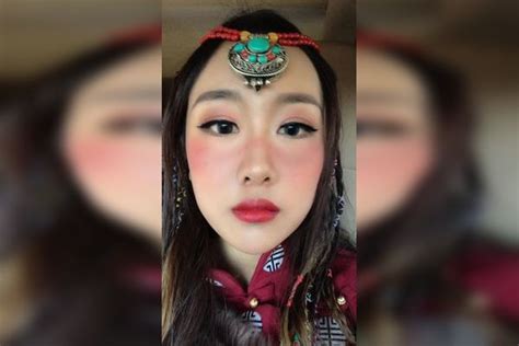 当你喜欢一朵花时你会把它摘下当你爱一朵花时你会给它浇水