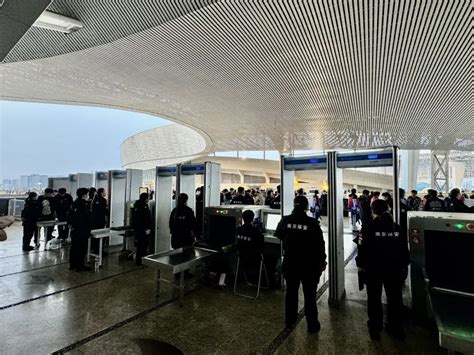 “安保铁军、 硬核保障”系列报道八——南京市保安服务有限公司护航赵雷“没有信号”2024巡演南京站安保任务