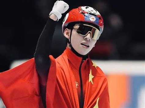 스포츠 中 귀화한 린샤오쥔 中 국대로 金 기쁘다