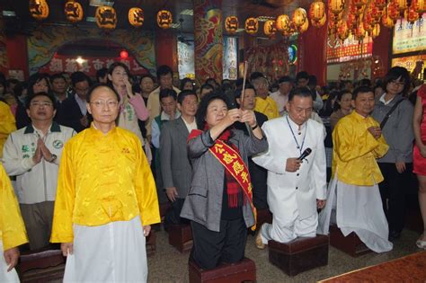 新庄仔天公廟 陳菊市長每年必定行程到新庄仔天公廟，依古禮向天公敬拜，祈求國泰民安，風調雨順。所到之處皆引起民眾熱烈