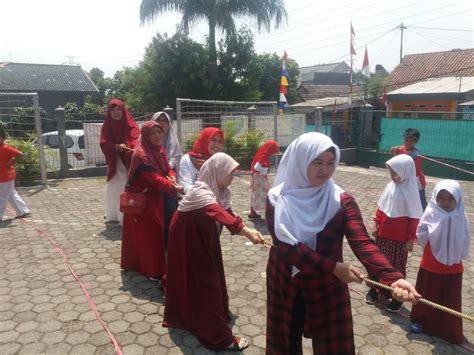 MERDEKA Perayaan Hari Kemerdekaan RI Sekolah Islam Terpadu Al