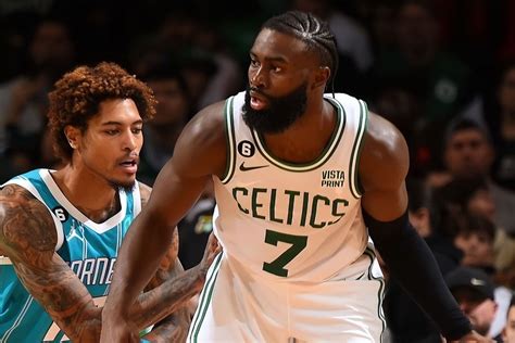 Nba季前赛 凯尔特人41分大胜黄蜂 布朗24分绿军轰22记三分布朗黄蜂凯尔特人新浪新闻
