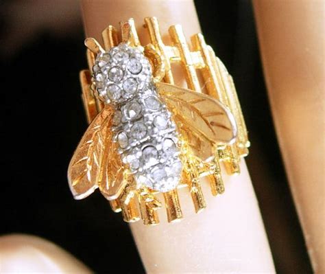 Rhinestone Bee Ring Fly Insect Gold Figural Novelty Vintage Honey Bee