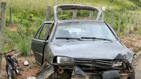 Carro Com Casal E Três Crianças Capota Em Colatina A Gazeta