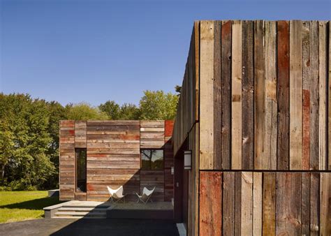 Digsau Uses Reclaimed Barn Wood To Clad Modern Home In Delaware