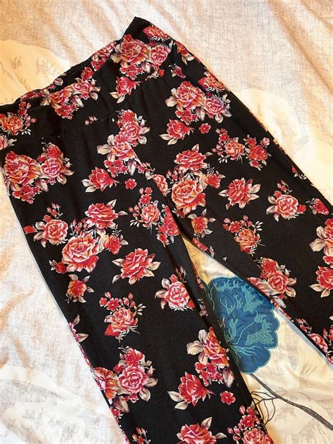 Nobo No Boundaries Flared Leg Floral Leggings Size L Gem
