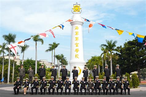 中華民國海軍 ⚓️司令梅上將日前主持「海軍軍官學校專業軍官班112年甲班結業暨授階頒獎典禮」，向即將投入海軍的生力