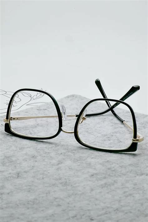 95618 Rectangle Black Eyeglasses Frames Leoptique