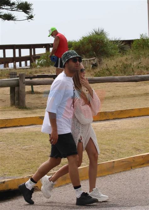 Ester Expósito Posó Con Microbikini Lila Desde Las Playas De Maldonado Tn