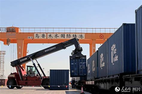 乌鲁木齐国际陆港区累计开行中欧班列3700余列 搜狐大视野 搜狐新闻